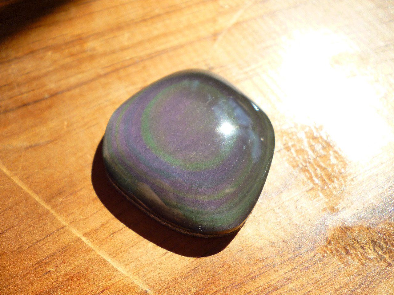 grande obsidienne arc-en-ciel noire violette cabochon