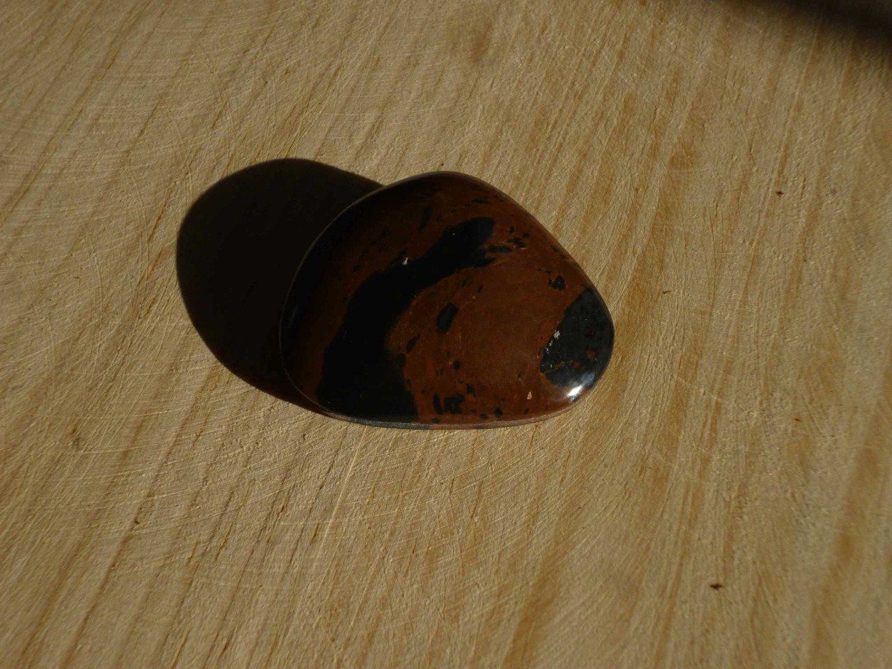 obsidienne rouge mahogany caoba acajou reflets cuivrés cabochon